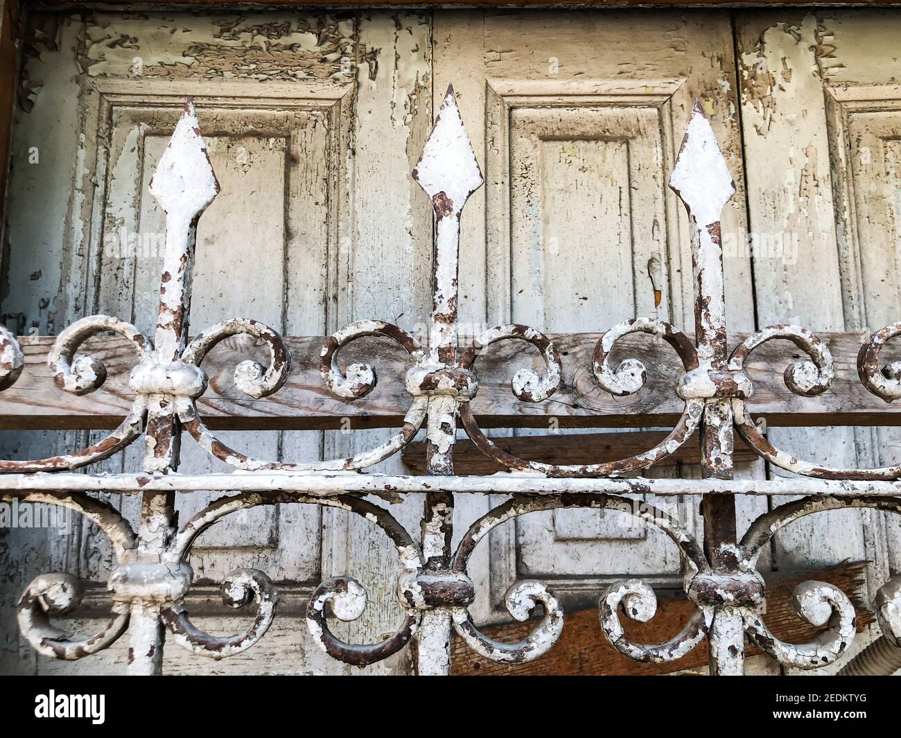 Ancient white fence hi-res stock photography and images - Alamy