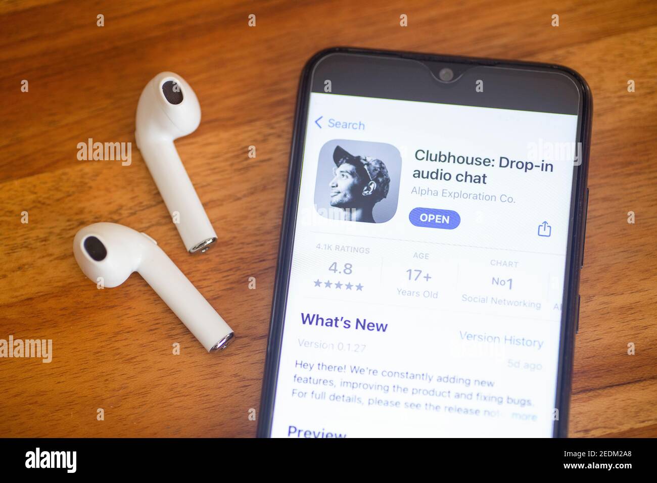 Clubhouse drop in audio chat. Clubhouse audio application for voice ...