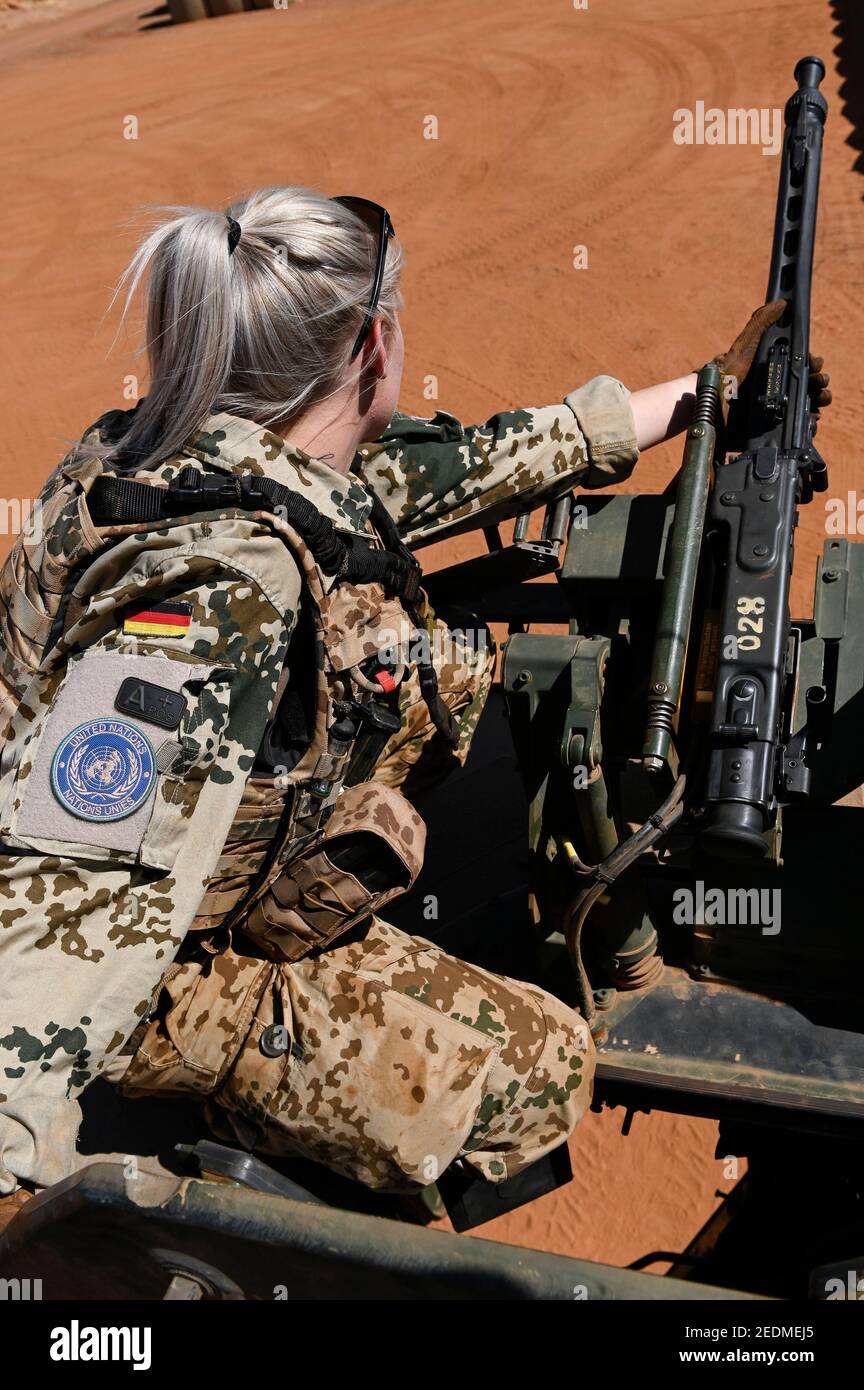 Female bundeswehr german armed soldier hi-res stock photography and ...