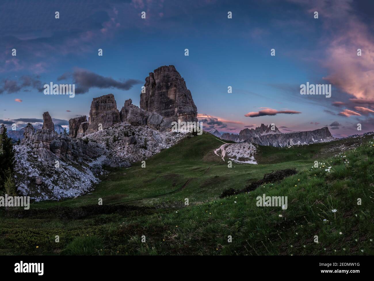 Alpen dolomiten hi-res stock photography and images - Alamy