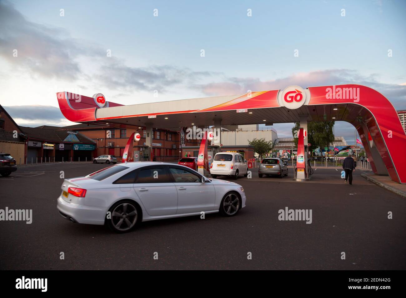 Go petrol station hi-res stock photography and images - Alamy