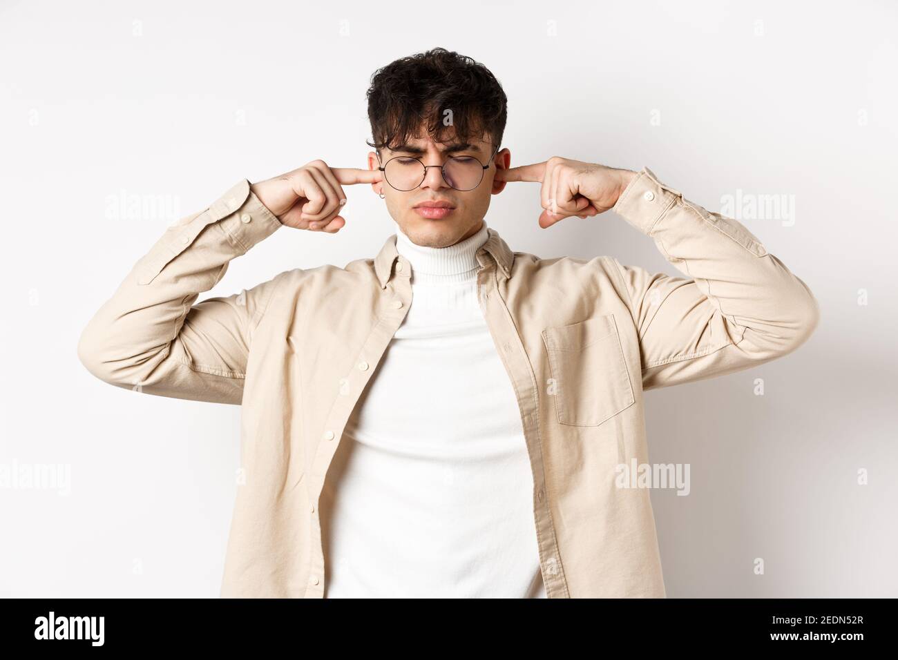 Ears shut hi-res stock photography and images - Alamy