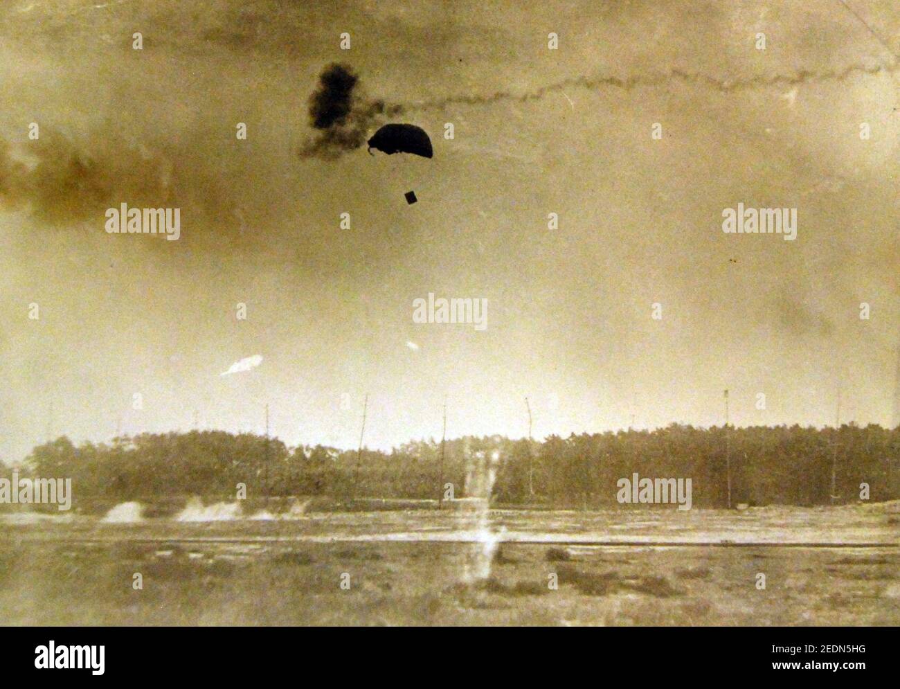Observation balloon hit by Krupp balloon gun, 1910 (28941498904 Stock ...