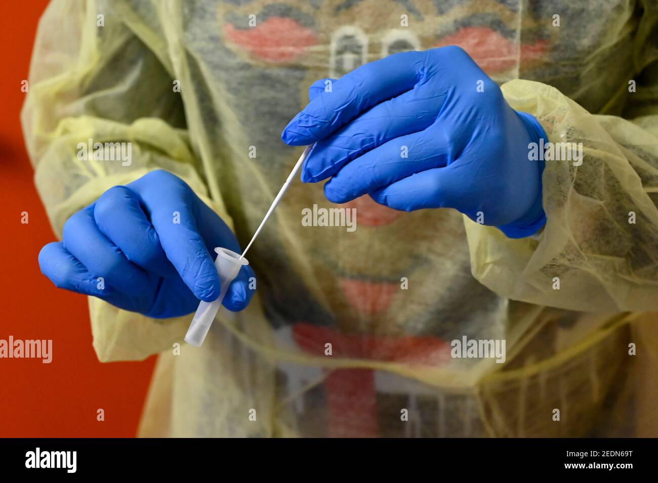 23.12.2020, Essen, North Rhine-Westphalia, Germany - Rapid antigen test ...