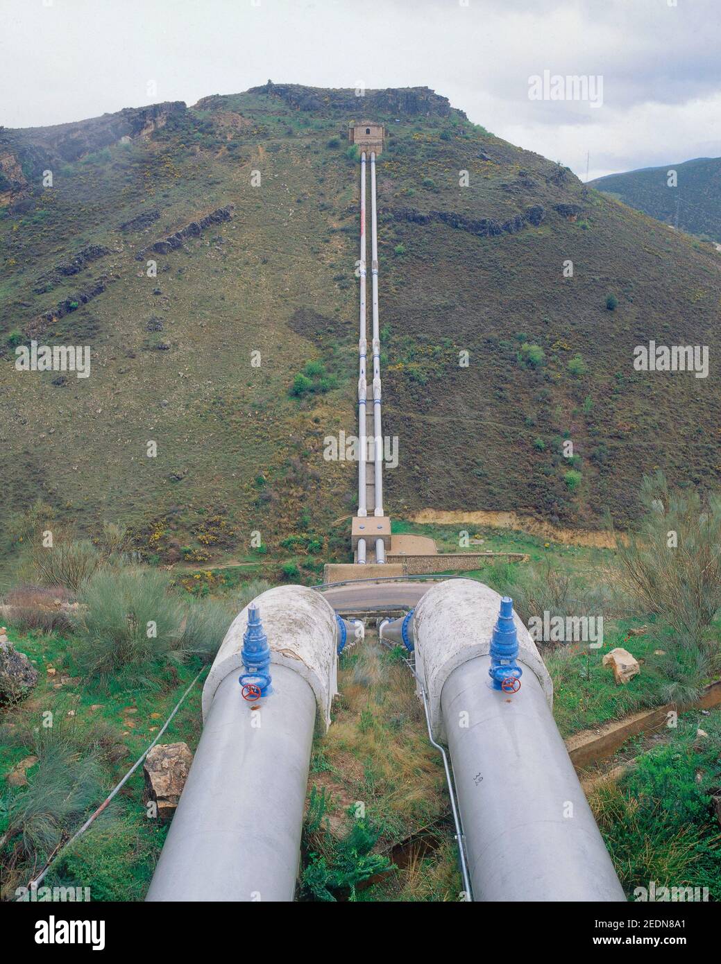 Siphon canal hi-res stock photography and images - Alamy