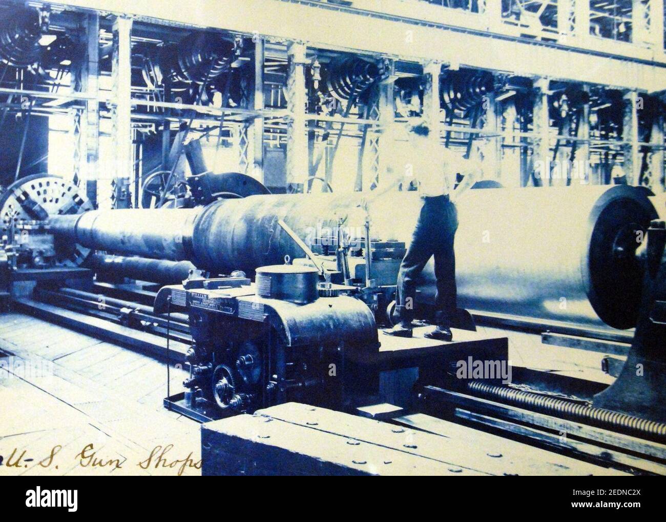 Gun manufacturing hi-res stock photography and images - Alamy