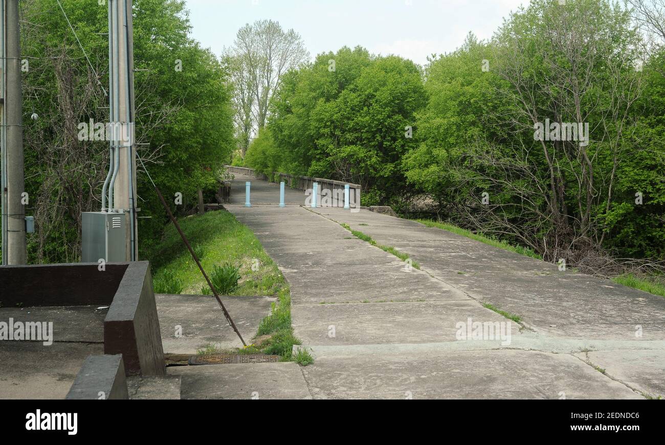 Border bridge divided hi-res stock photography and images - Alamy