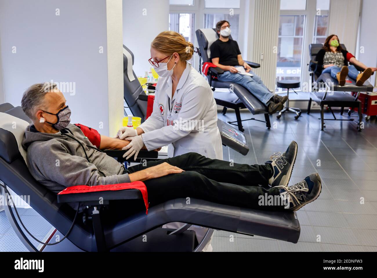 Blood donors hi-res stock photography and images - Alamy