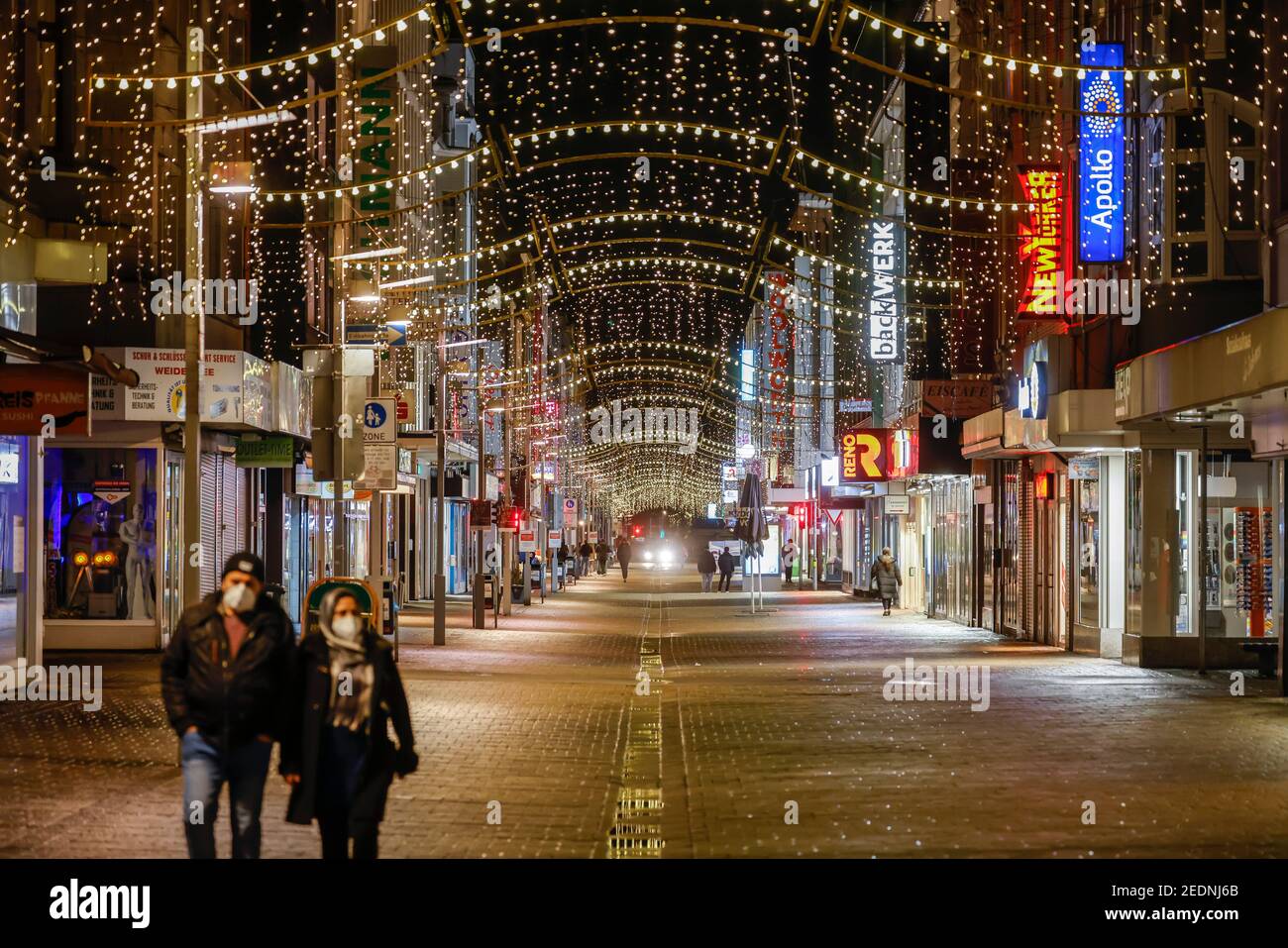 Night city passers by hi-res stock photography and images - Alamy
