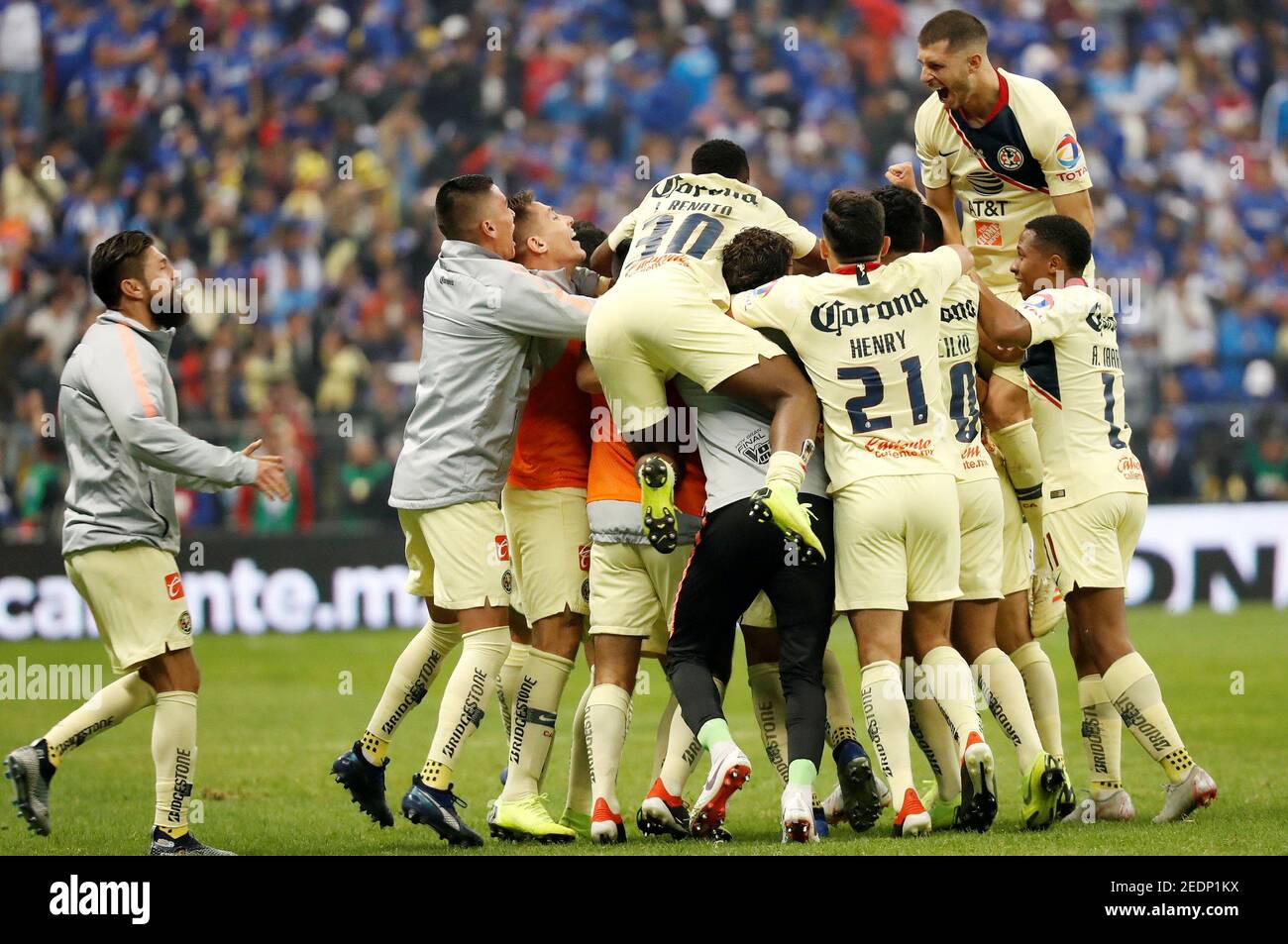 Cruz azul team hi-res stock photography and images - Alamy