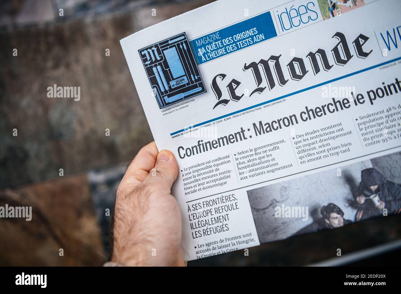 Le monde newspaper hi-res stock photography and images - Alamy