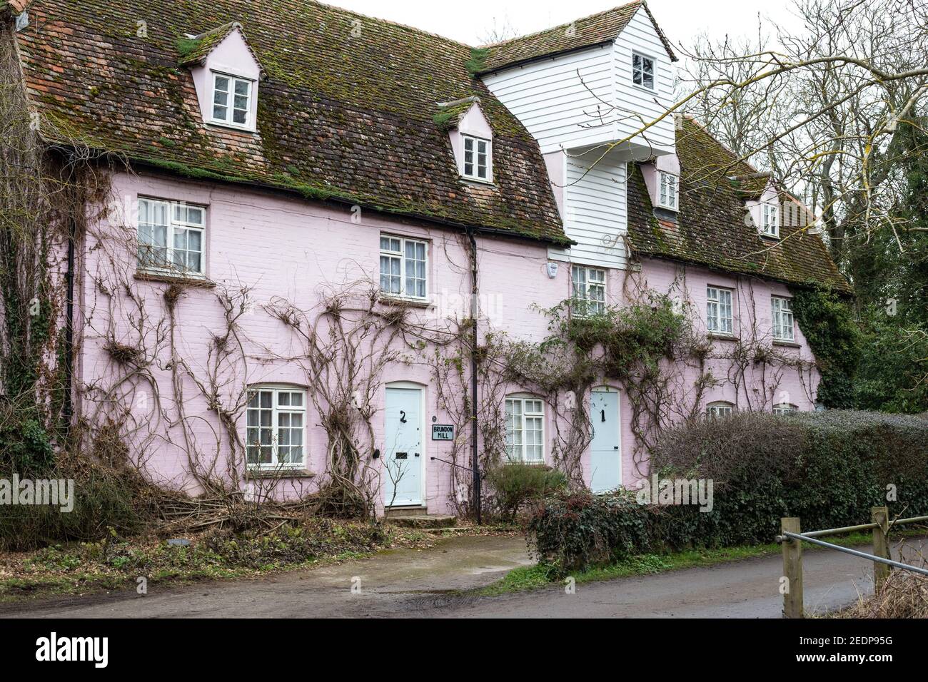 Old english mansion house exterior hi-res stock photography and images ...