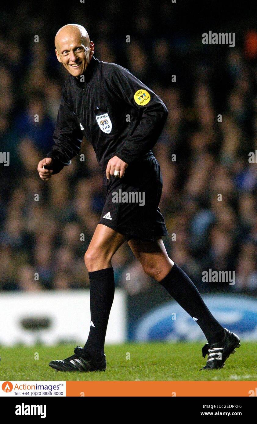 Stamford bridge referee pierluigi collina hi-res stock photography and ...