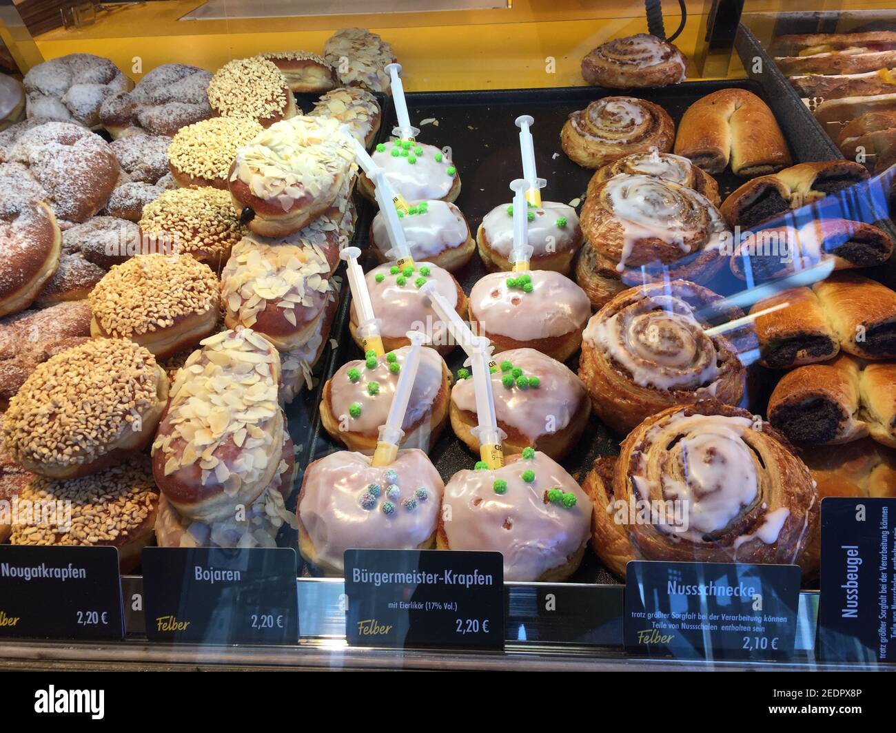 Wien, Austria. 15th Feb, 2021. Several "Bürgermeister-Krapfen" (mayor's ...