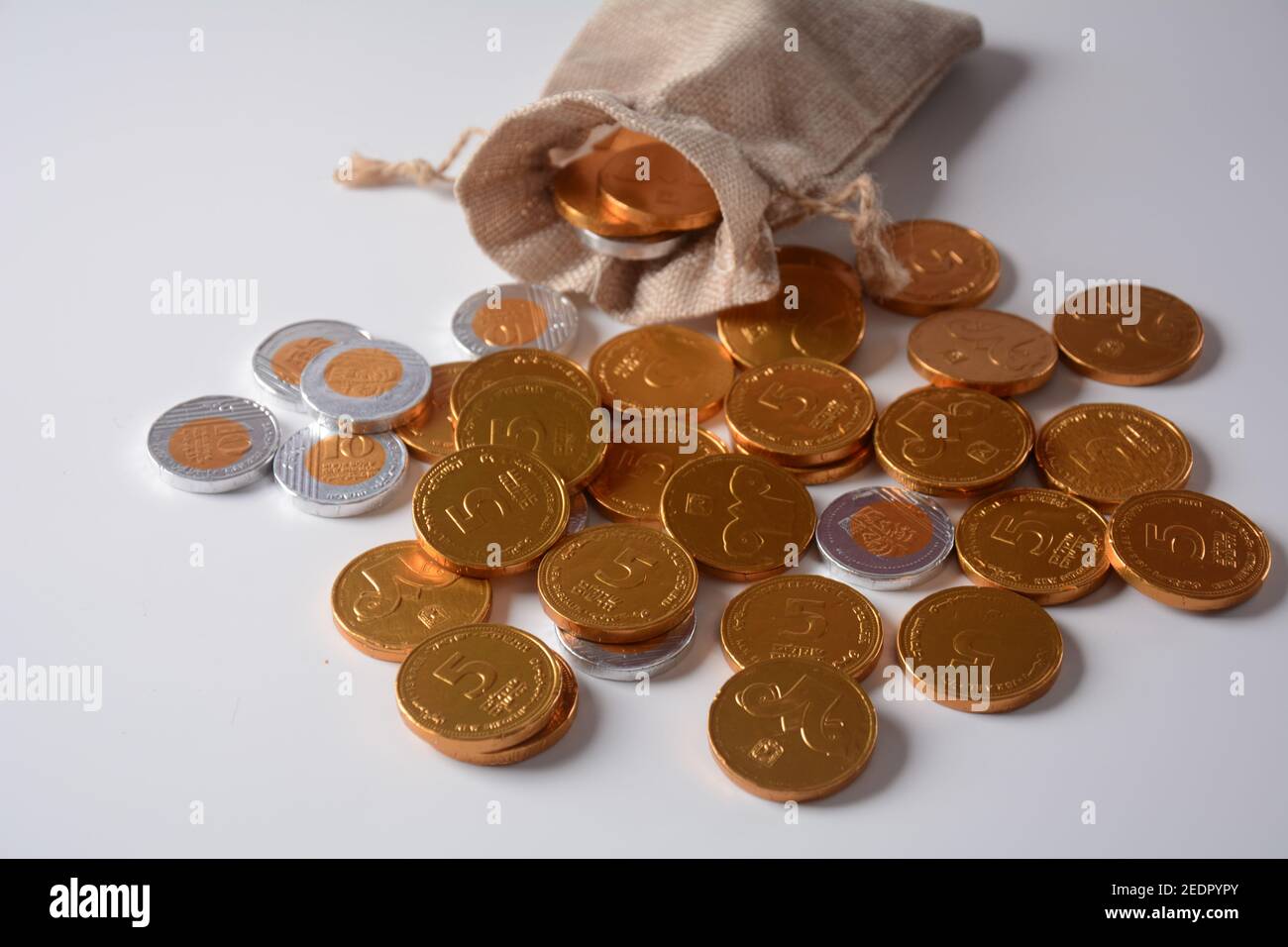 Gold coin israel shekel symbol hi-res stock photography and images - Alamy