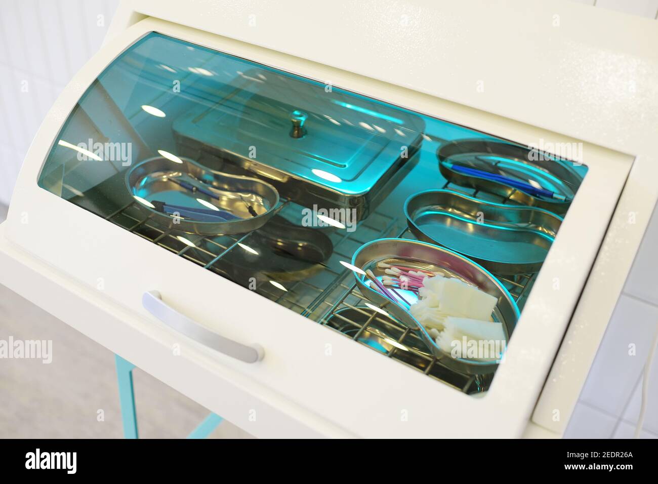 Sterile medical instruments hi-res stock photography and images - Alamy