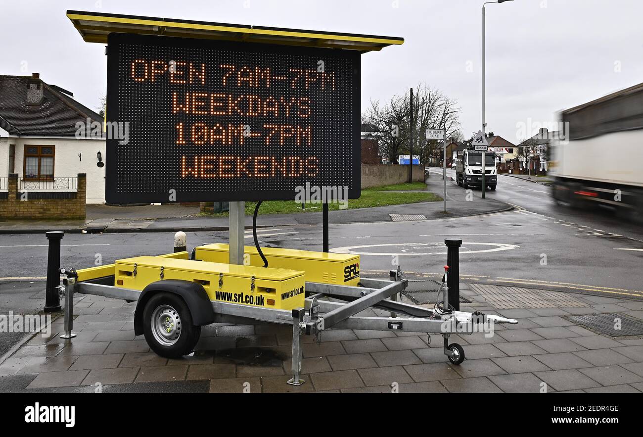 10am 7pm hi-res stock photography and images - Alamy