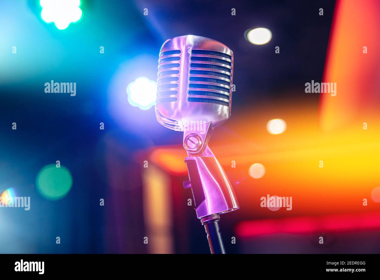 Standup show retro microphone hi-res stock photography and images - Alamy