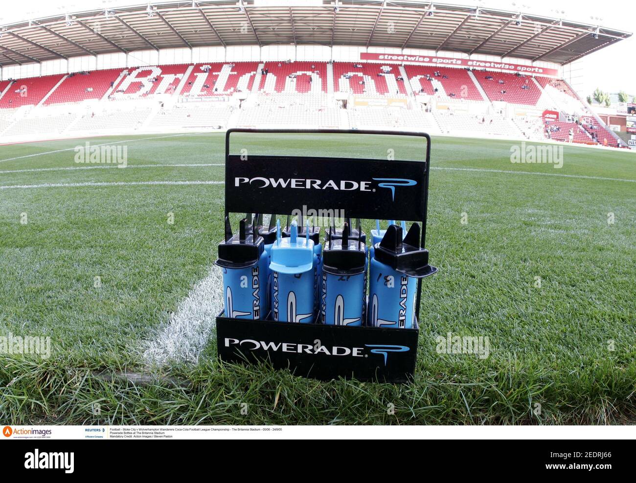 Powerade bottles hi-res stock photography and images - Alamy