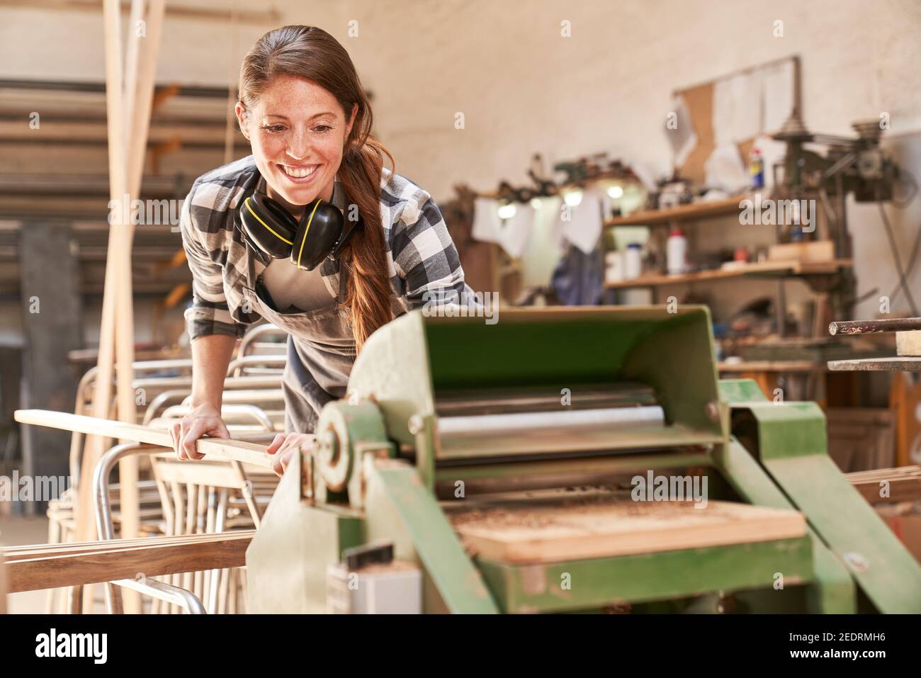 Craftsman woman hi-res stock photography and images - Alamy