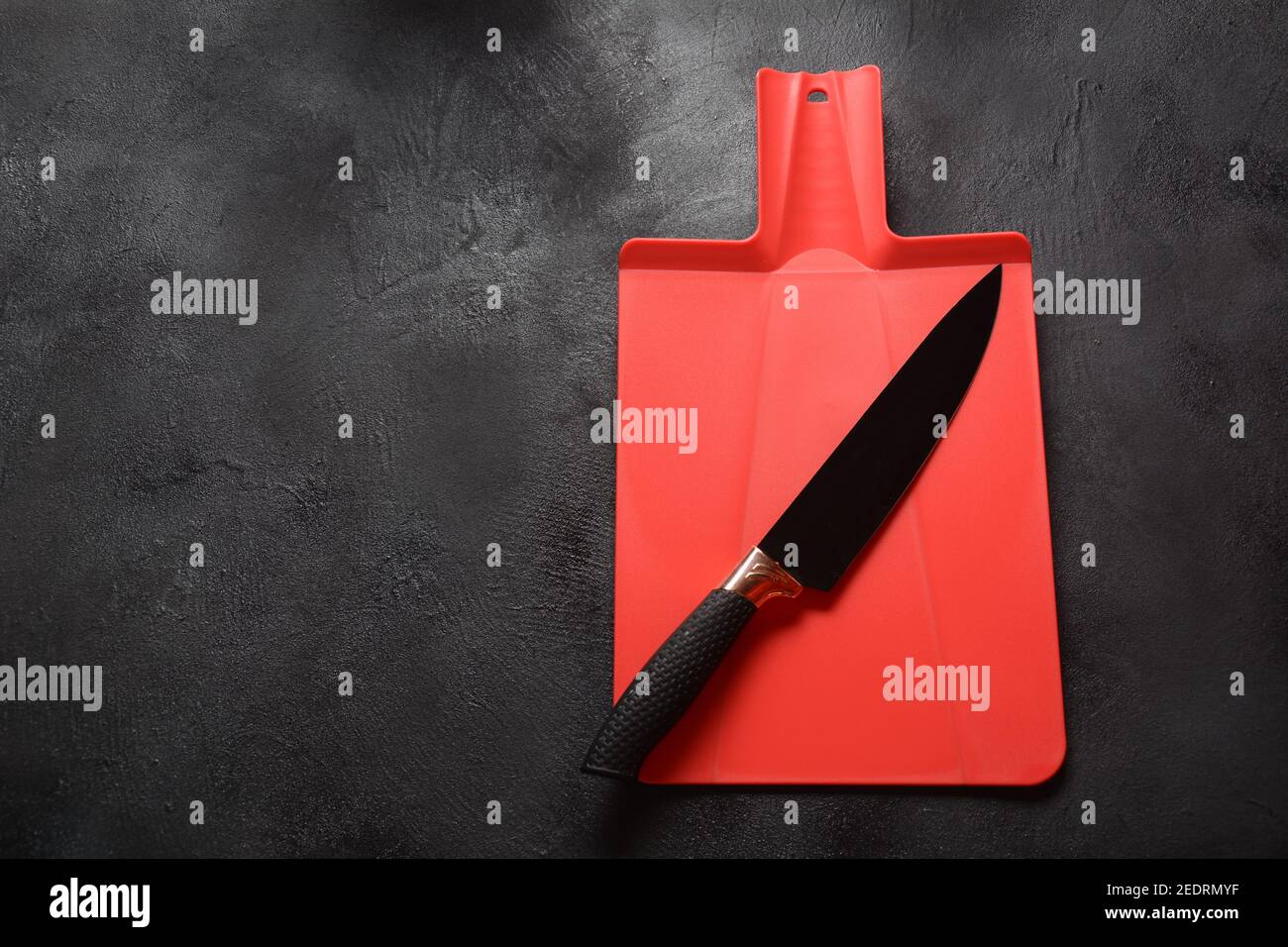 Kitchen cutting board and knife, copy space Stock Photo - Alamy