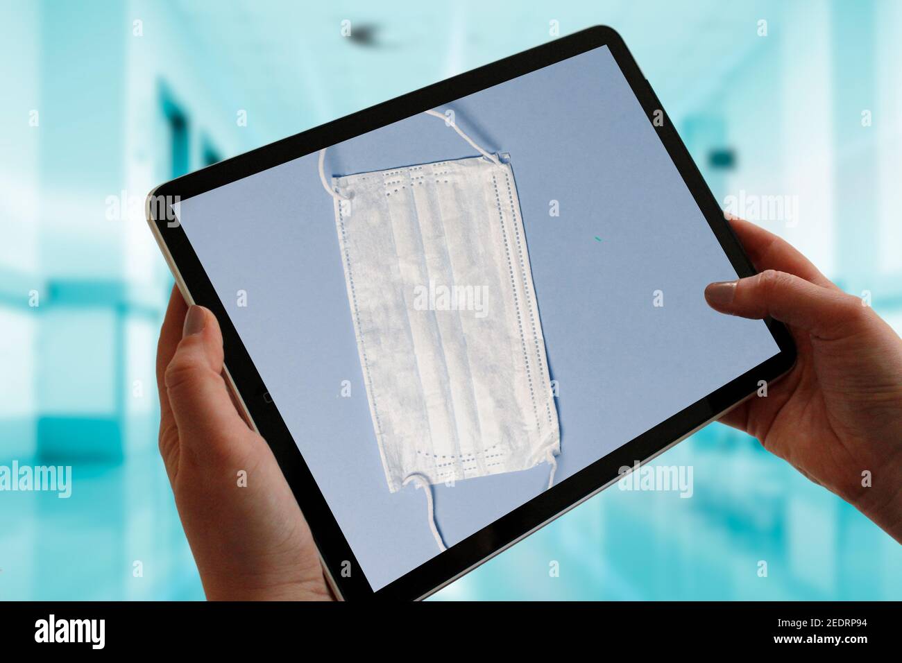 White surgical face mask on the screen of a tablet Stock Photo - Alamy