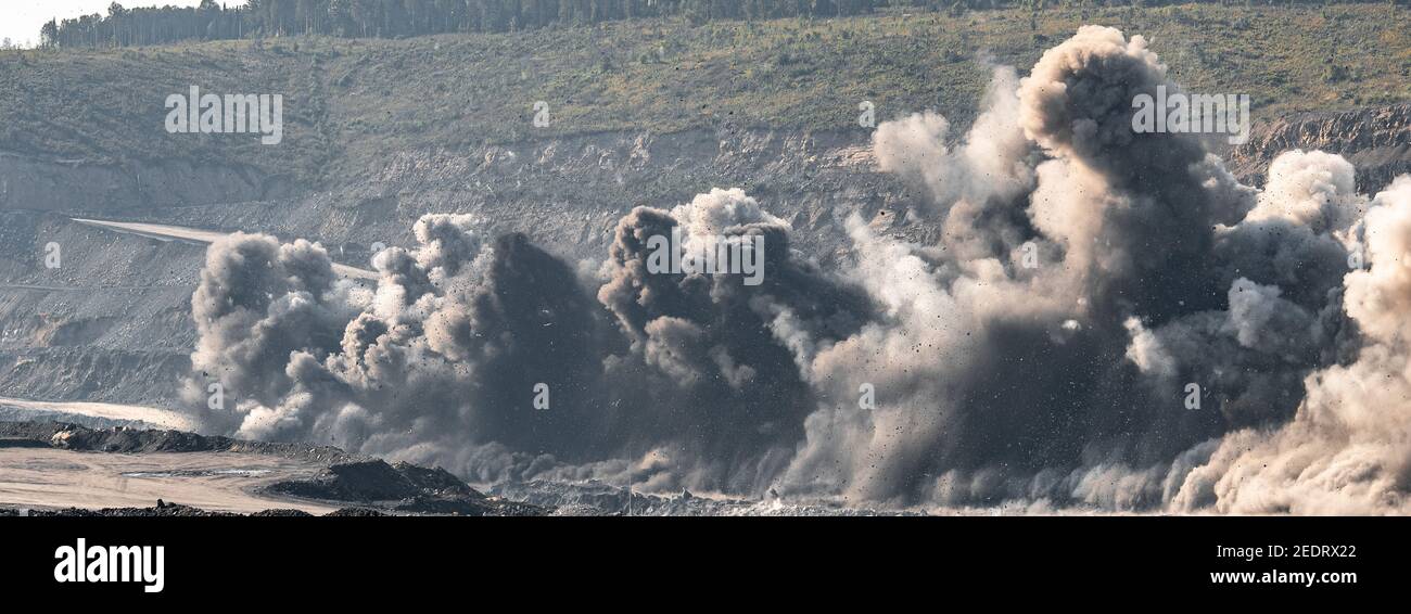 Open cast mine explosion hi-res stock photography and images - Alamy