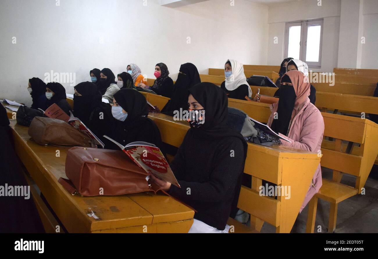 College students in india classroom hi-res stock photography and images ...