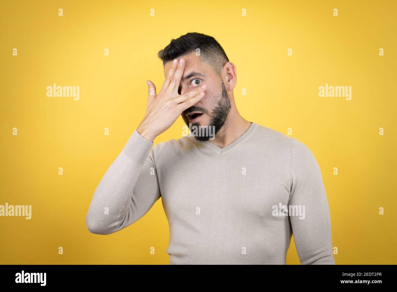 Man peeking over wall hi-res stock photography and images - Alamy