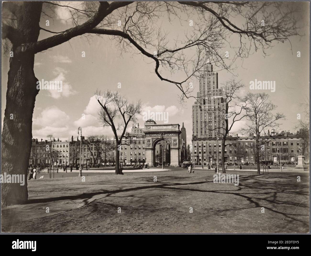 Washington square looking north hi-res stock photography and images - Alamy