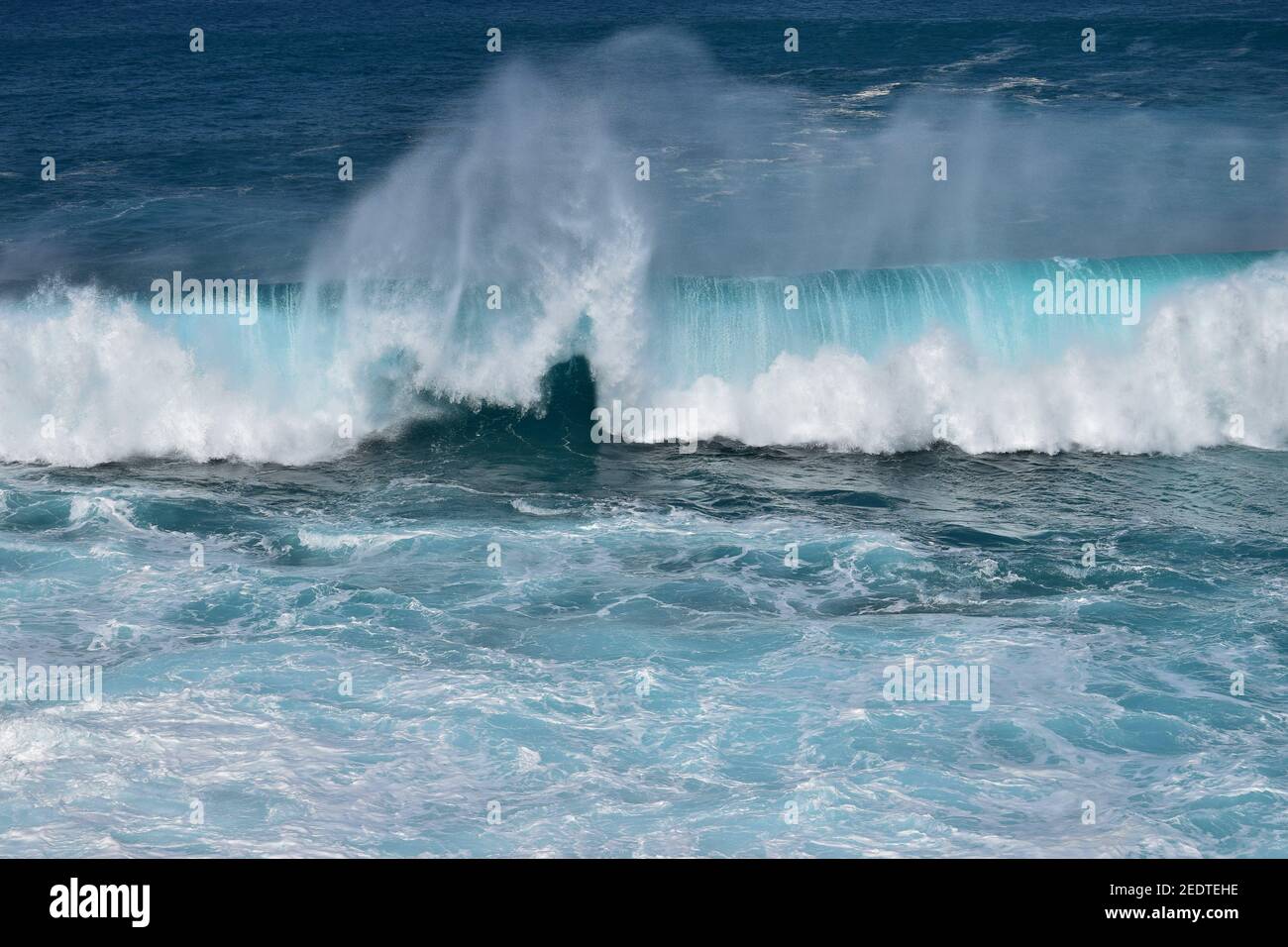 High surf or large breaking waves hi-res stock photography and images ...