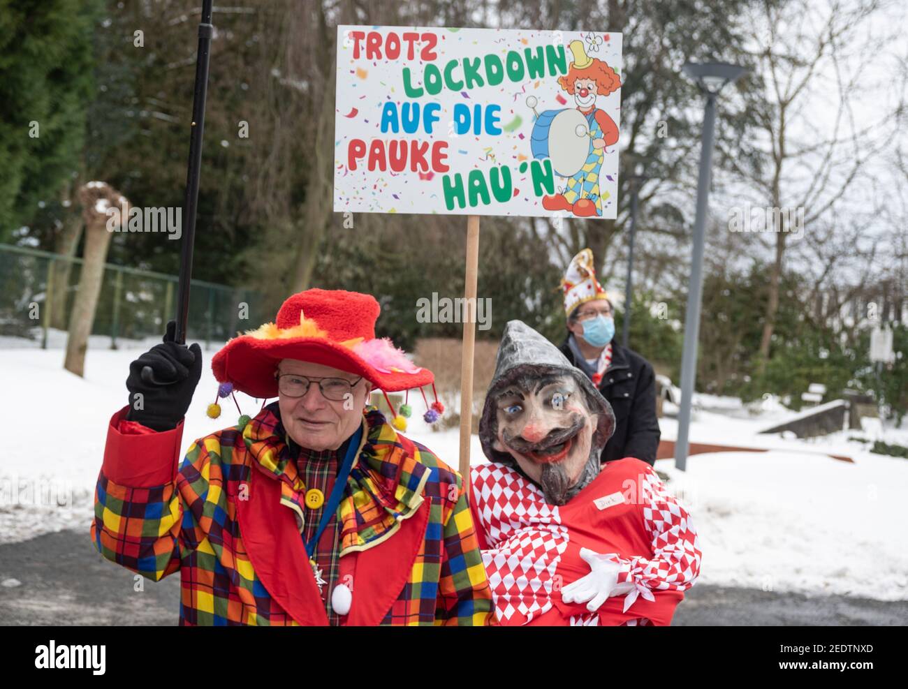 Unna, Germany. 15th Feb, 2021. Carnivalist Helmut Scherer waves at what ...
