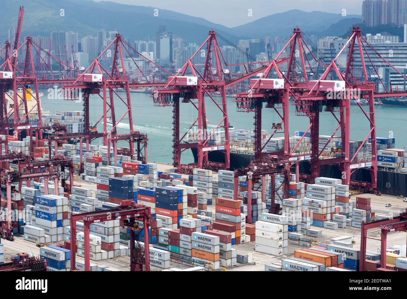 Kwai chung container port hi-res stock photography and images - Alamy