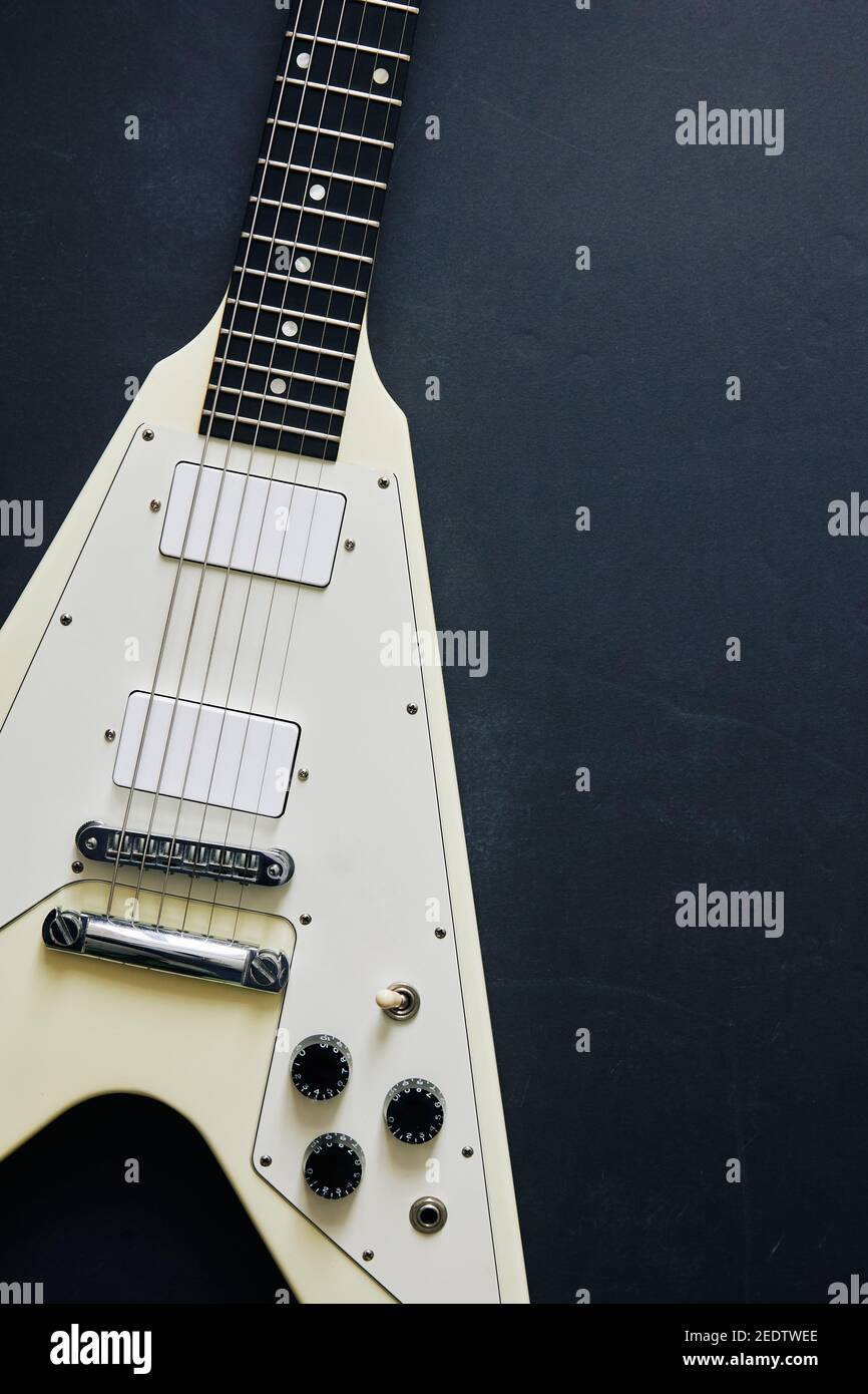 Flying v electric guitar hi-res stock photography and images - Alamy