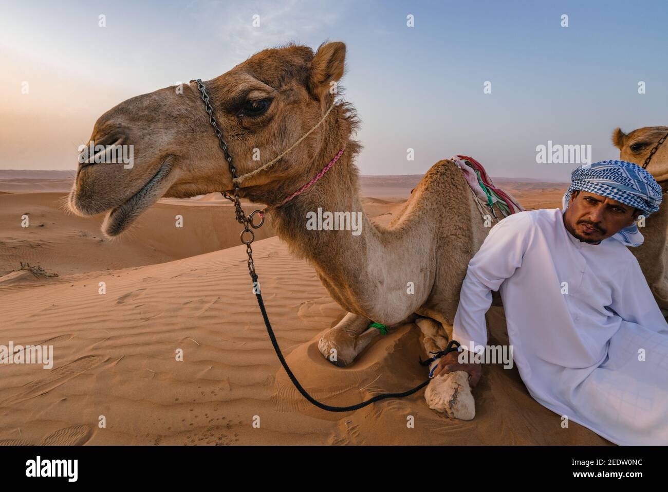 Arabian man white robe hi-res stock photography and images - Alamy