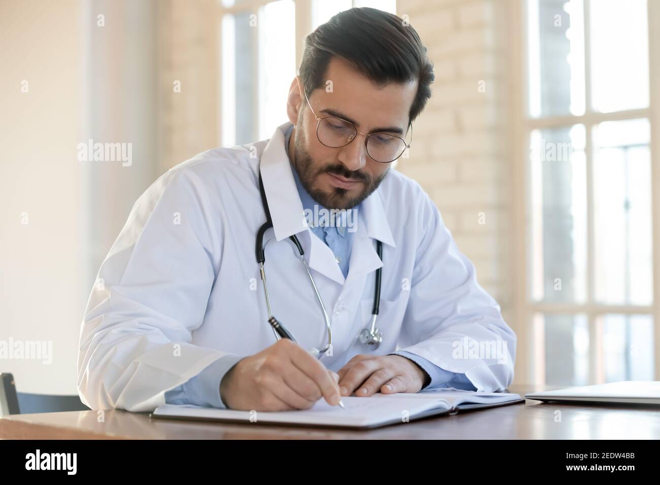 Doctor gp hi-res stock photography and images - Alamy