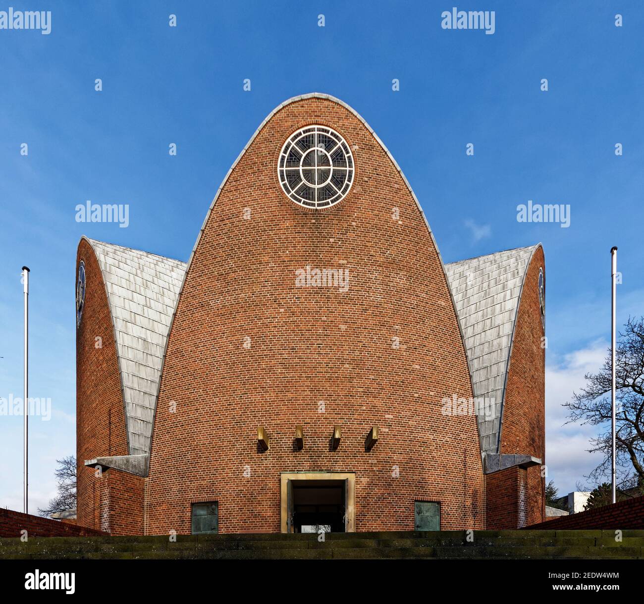 Modern catholic church exterior' hi-res stock photography and images ...