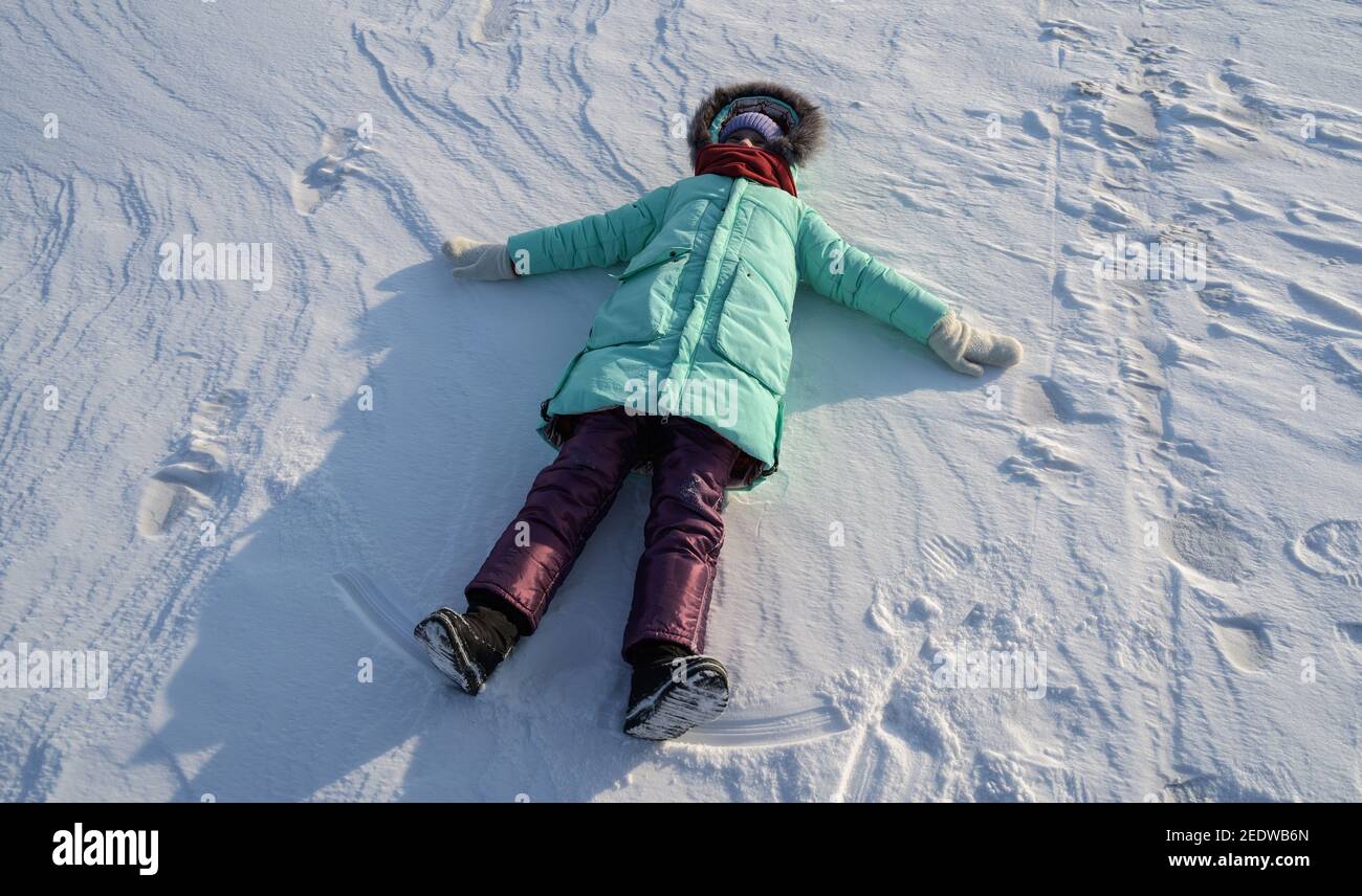 Making a snow angel hi-res stock photography and images - Alamy