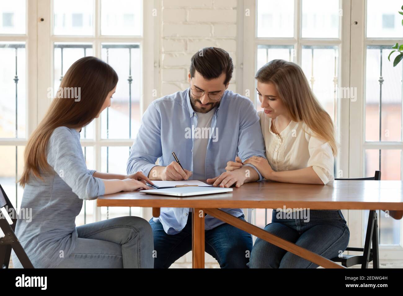 Professional contract hi-res stock photography and images - Alamy