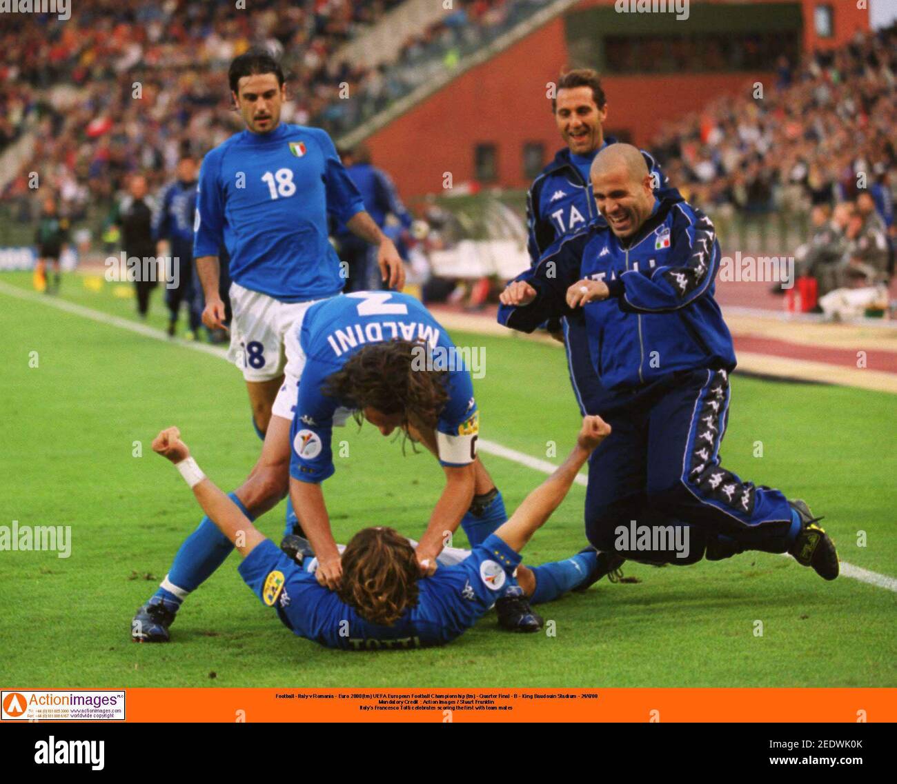 Romania football team 2000 hi-res stock photography and images - Alamy