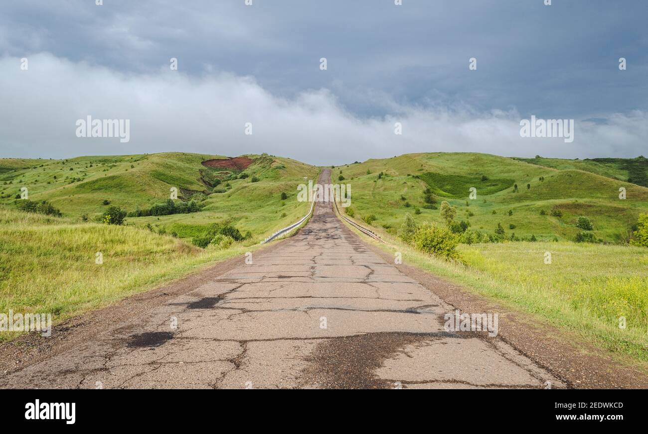 Long driveway hi-res stock photography and images - Alamy