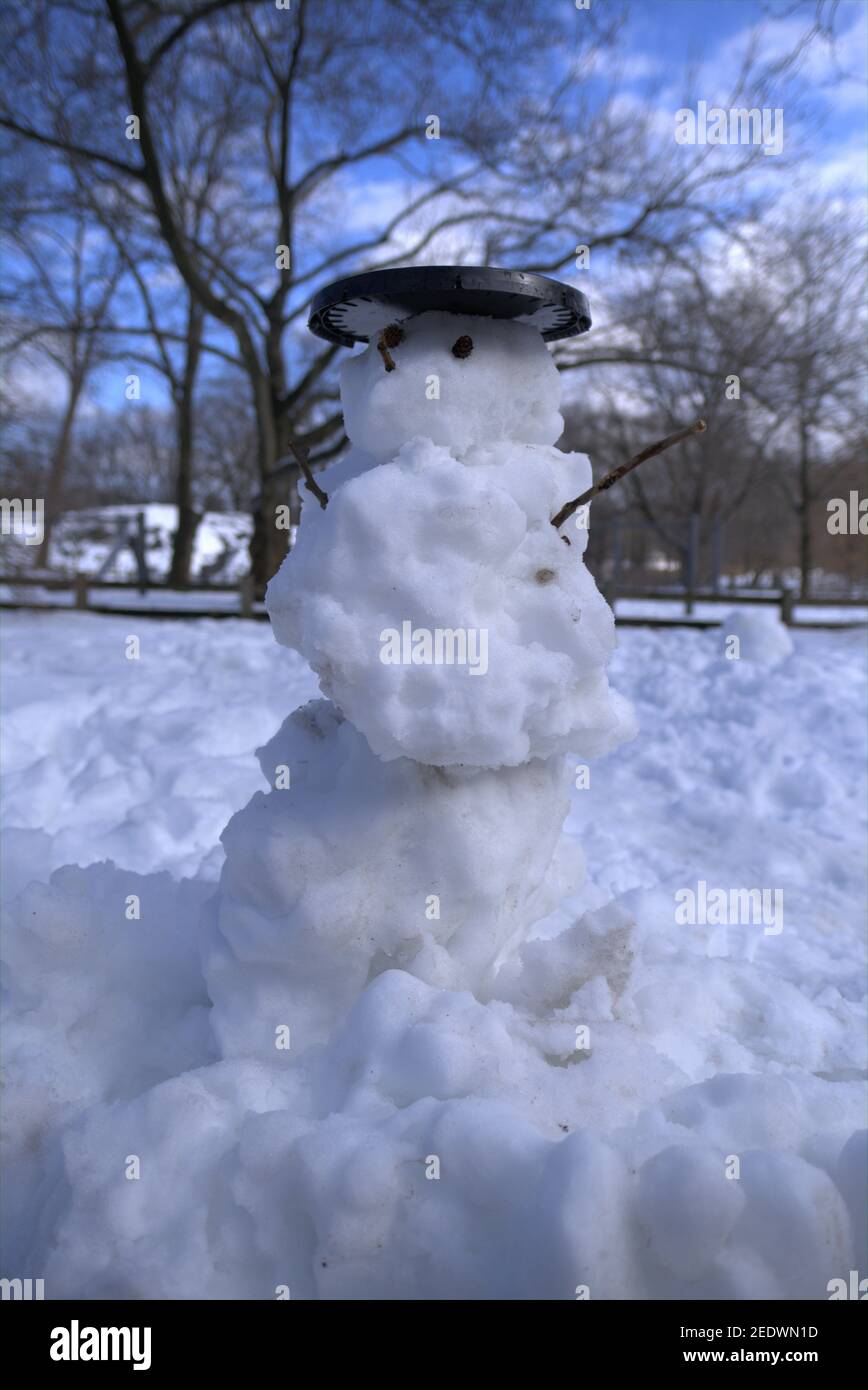 Snowman park hi-res stock photography and images - Alamy