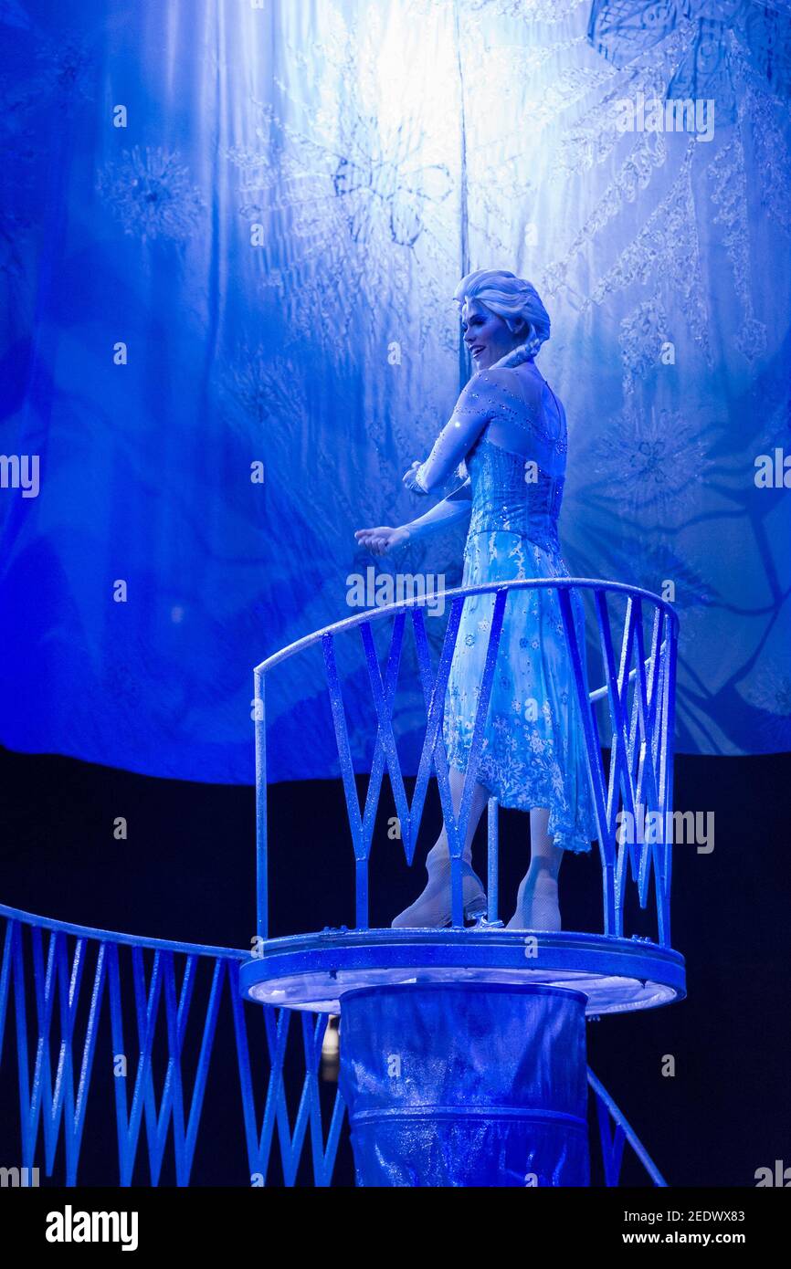 Elsa frozen ice skating hi-res stock photography and images - Alamy