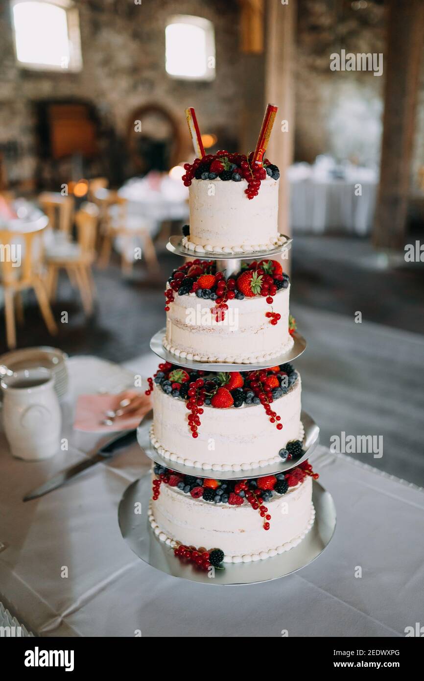 photo of a berries white wedding cake Stock Photo - Alamy