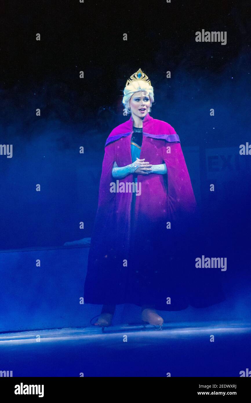 Elsa frozen costume hi-res stock photography and images - Alamy
