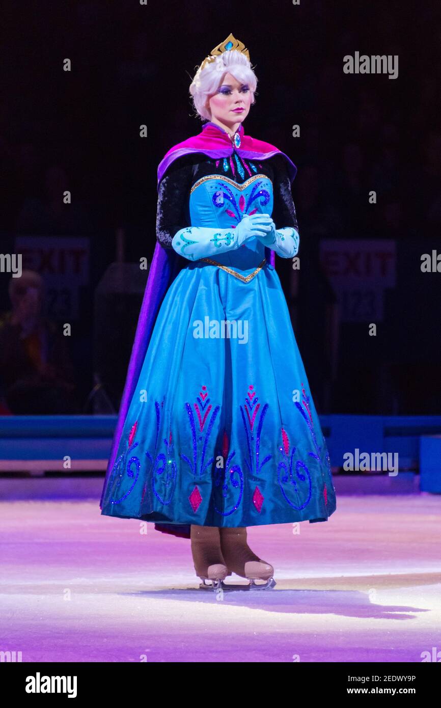 Elsa frozen ice skating hi-res stock photography and images - Alamy