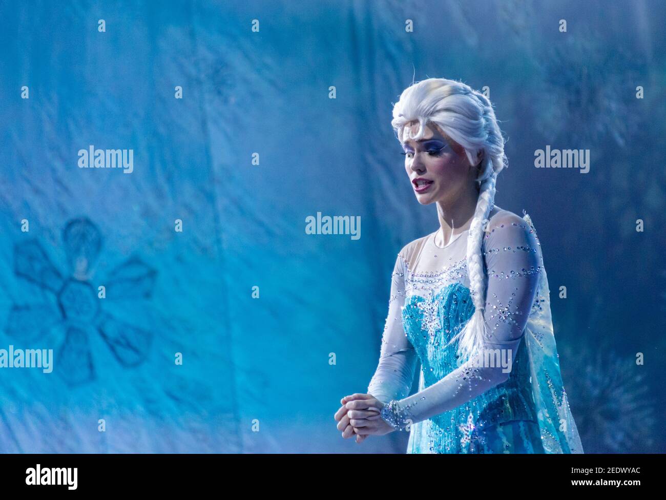 Elsa frozen costume hi-res stock photography and images - Alamy