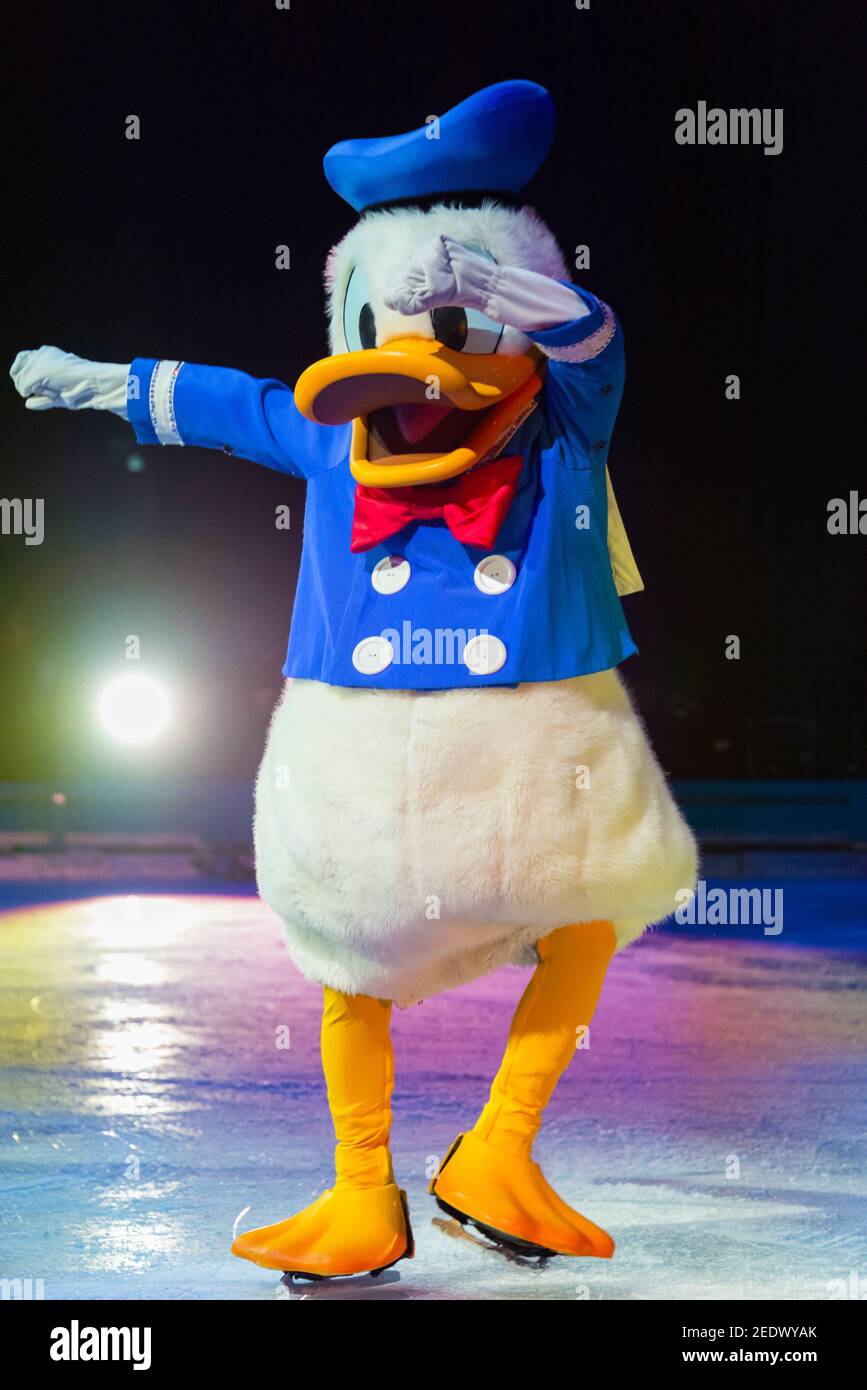 Donald duck disney on ice hi-res stock photography and images - Alamy