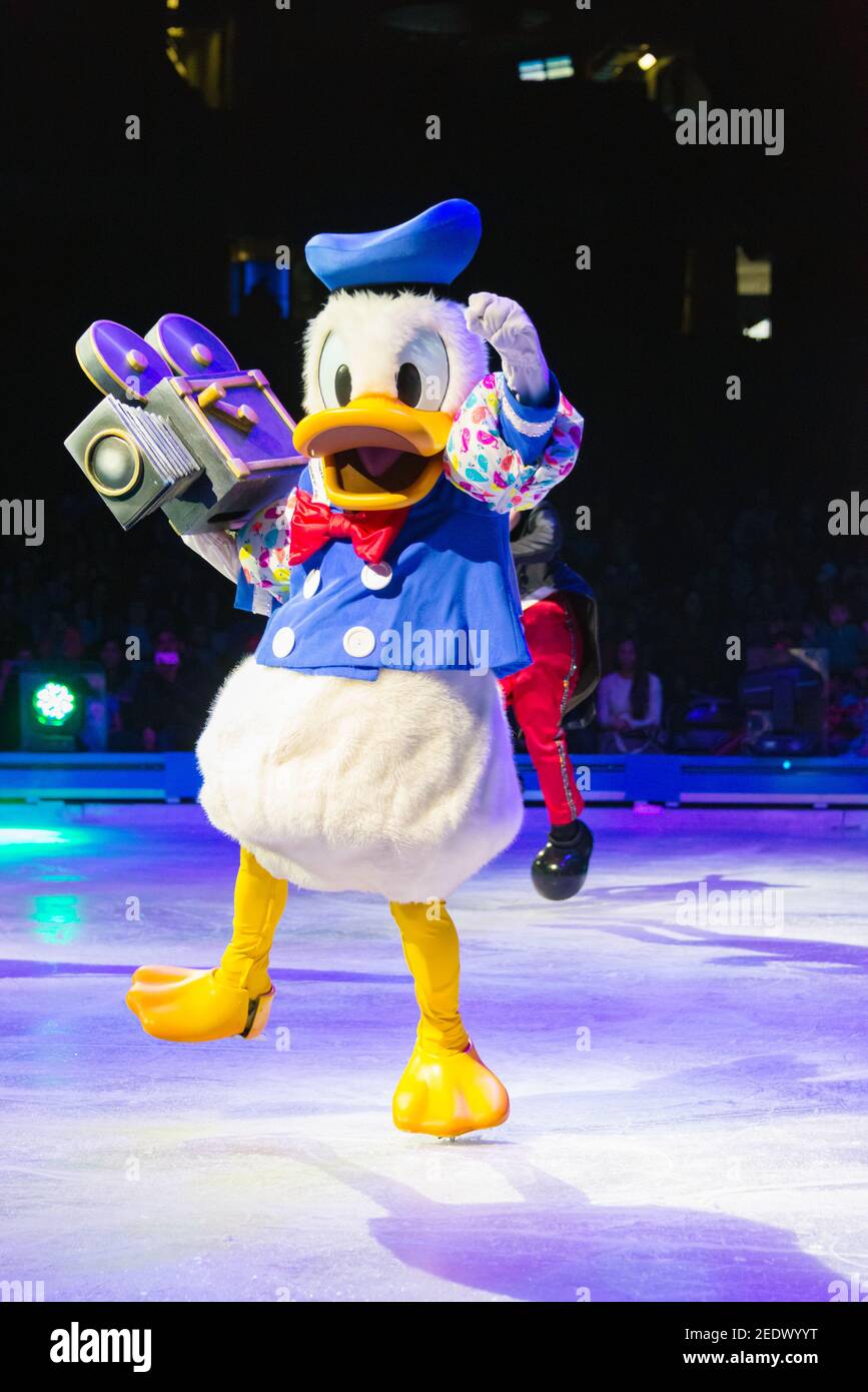 Donald duck disney on ice hi-res stock photography and images - Alamy