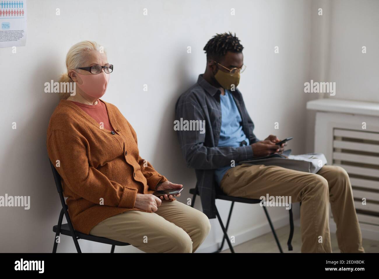 Hospital waiting room black people hi-res stock photography and images ...